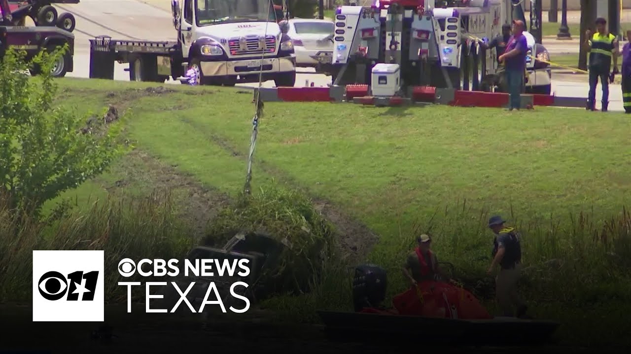 Police continue to recover submerged vehicles from small Dallas lake ...