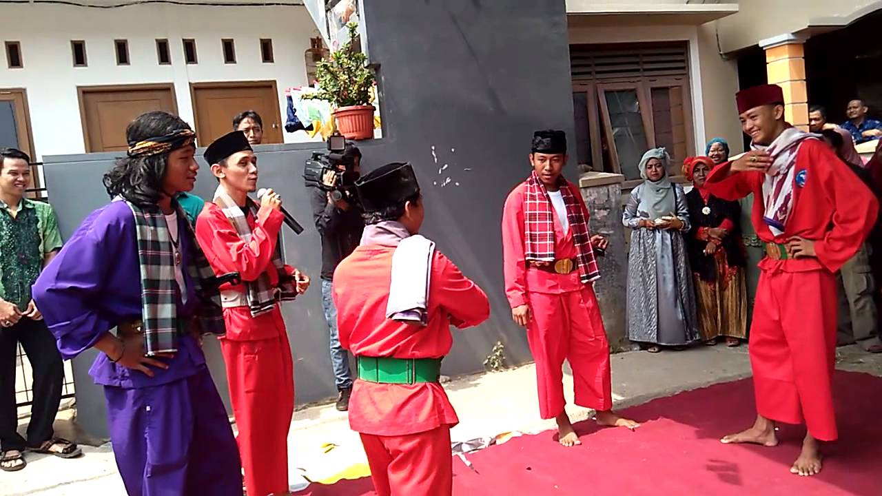 Palang pintu padepokan pencak silat condet ( silo macan) - YouTube