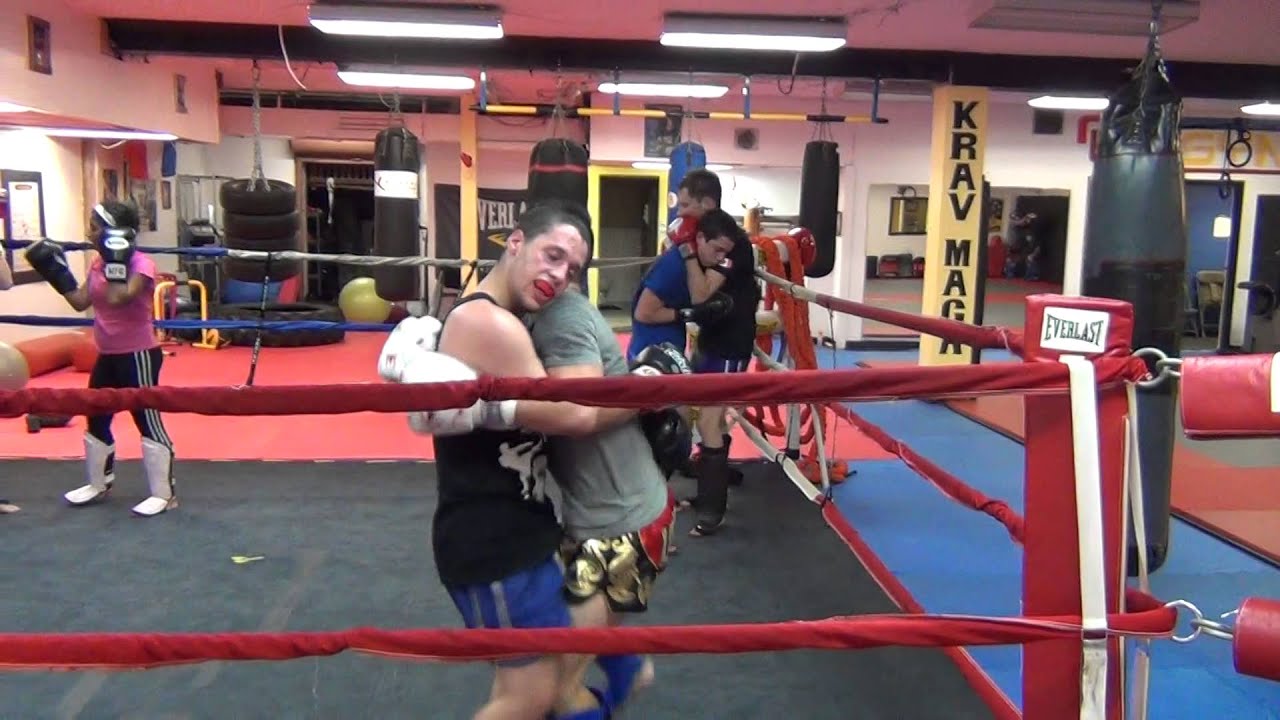 Sam Lumpini Muay Thai Seminar - Clinching - YouTube