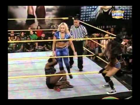 FCW 04/24/11 - Kaitlyn & Naomi vs. AJ & Aksana - YouTube