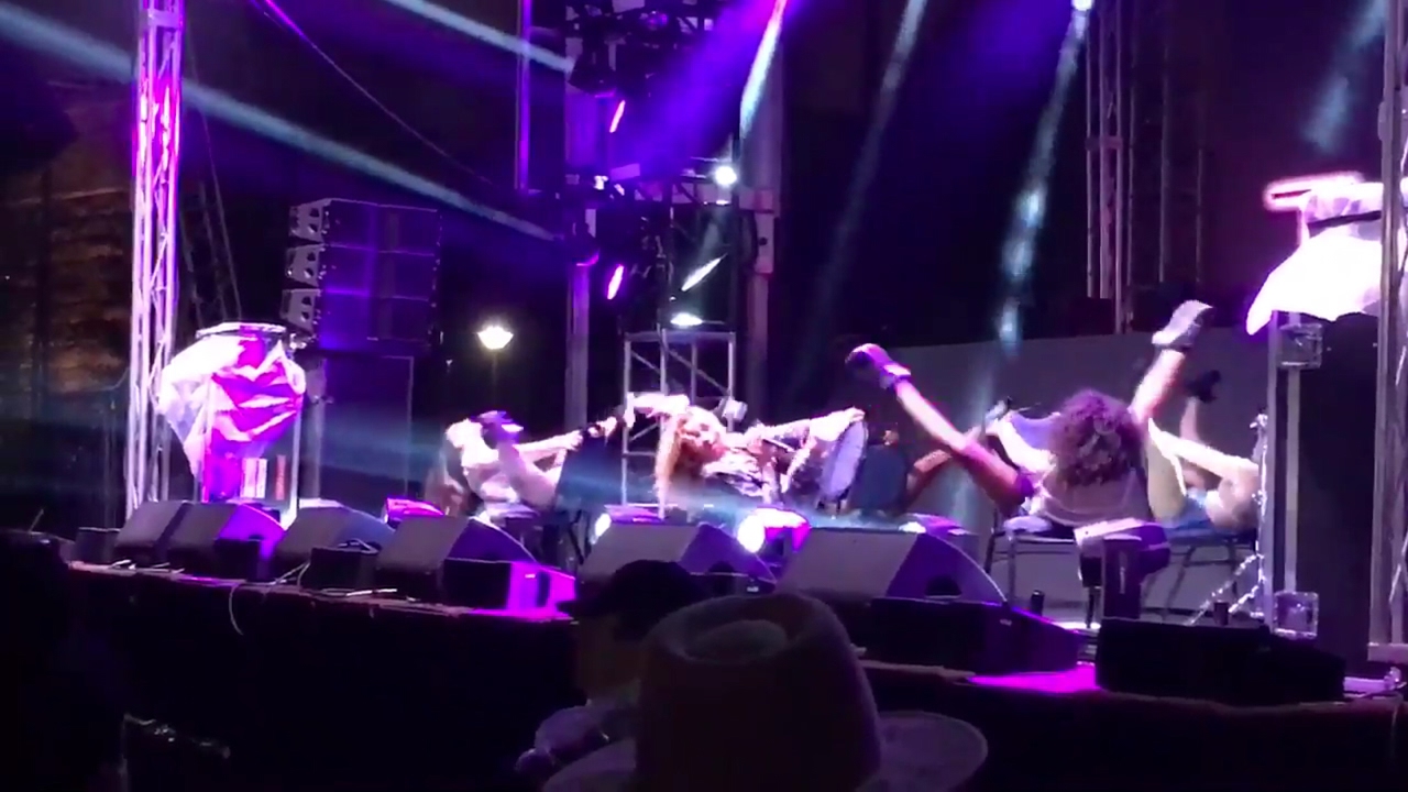 Tinashe Performing "Company" at UPenn Spring Fling 2017 - YouTube