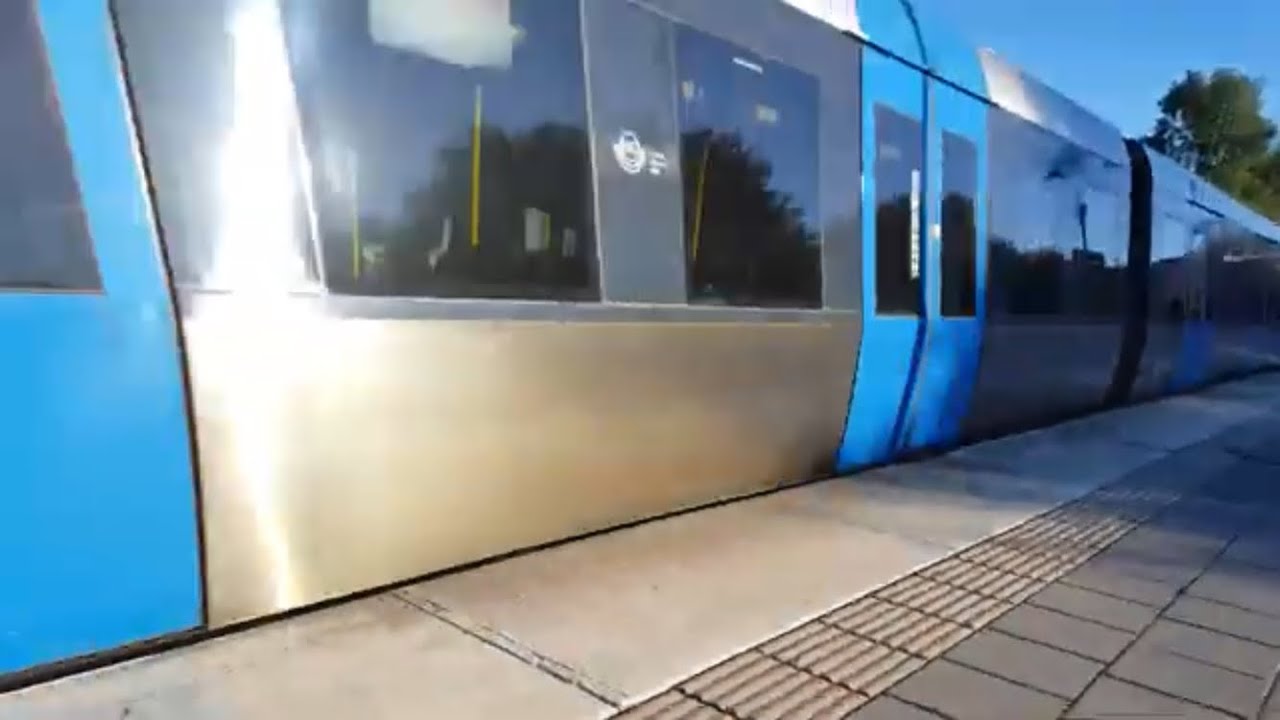 C20F tunnelbana ankommer till Sandsborg möter @mr.c6-1312 - YouTube