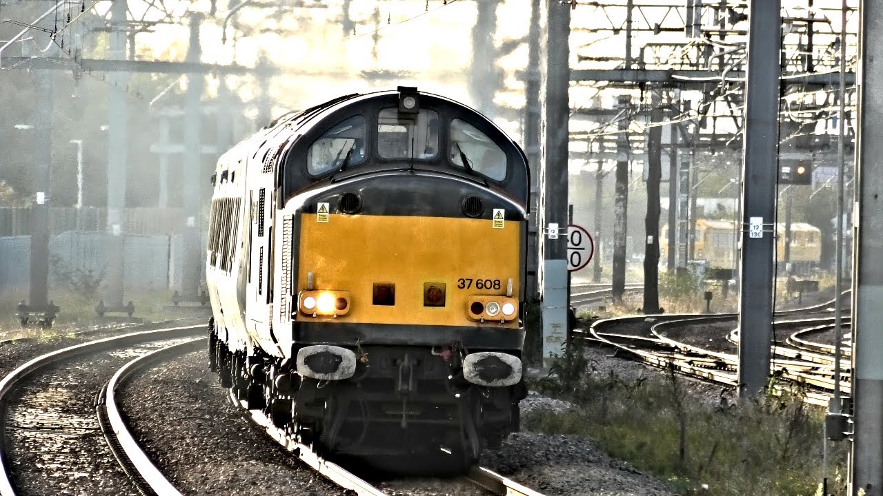 Class 37 Drag! - Greater Anglia 745 “Stadler” @ Romford - YouTube