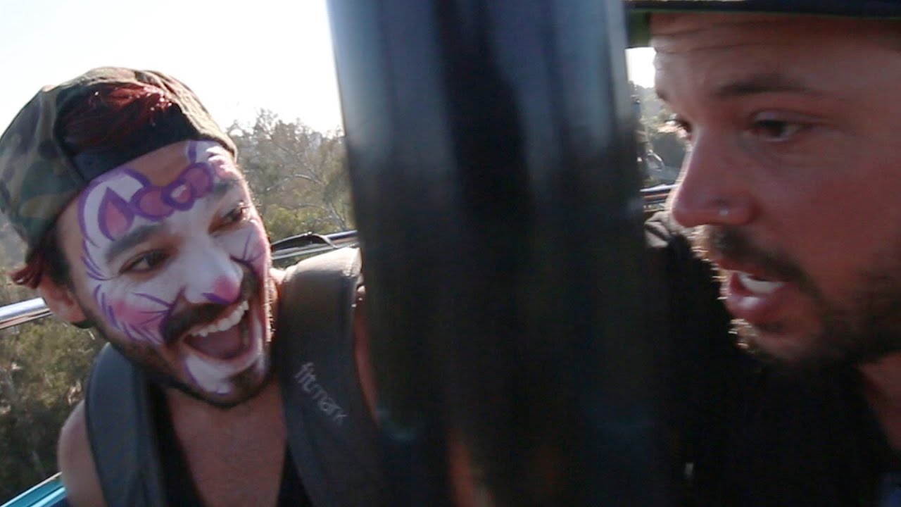 SCARING KIDS AT THE ZOO! - YouTube