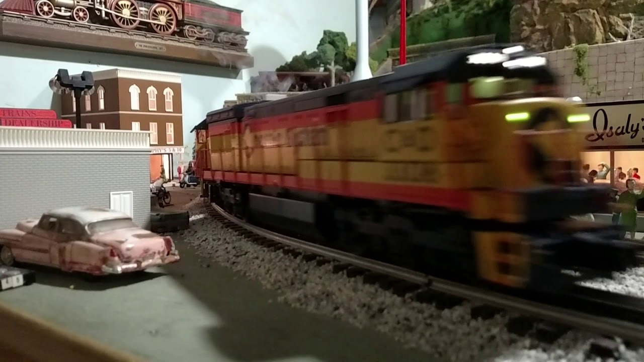 MTH Premier C&O & Chessie U30C Diesels - YouTube