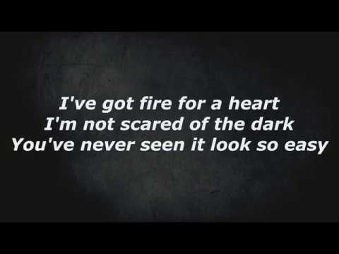 One Direction - Drag Me Down ( lyrics )