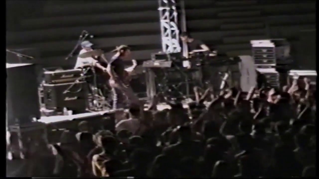 ΛΙΩΜΕΝΟ ΠΑΓΩΤΟ - ΞΥΛΙΝΑ ΣΠΑΘΙΑ LIVE 14-9-2001 θέατρο Φοίνικα - YouTube