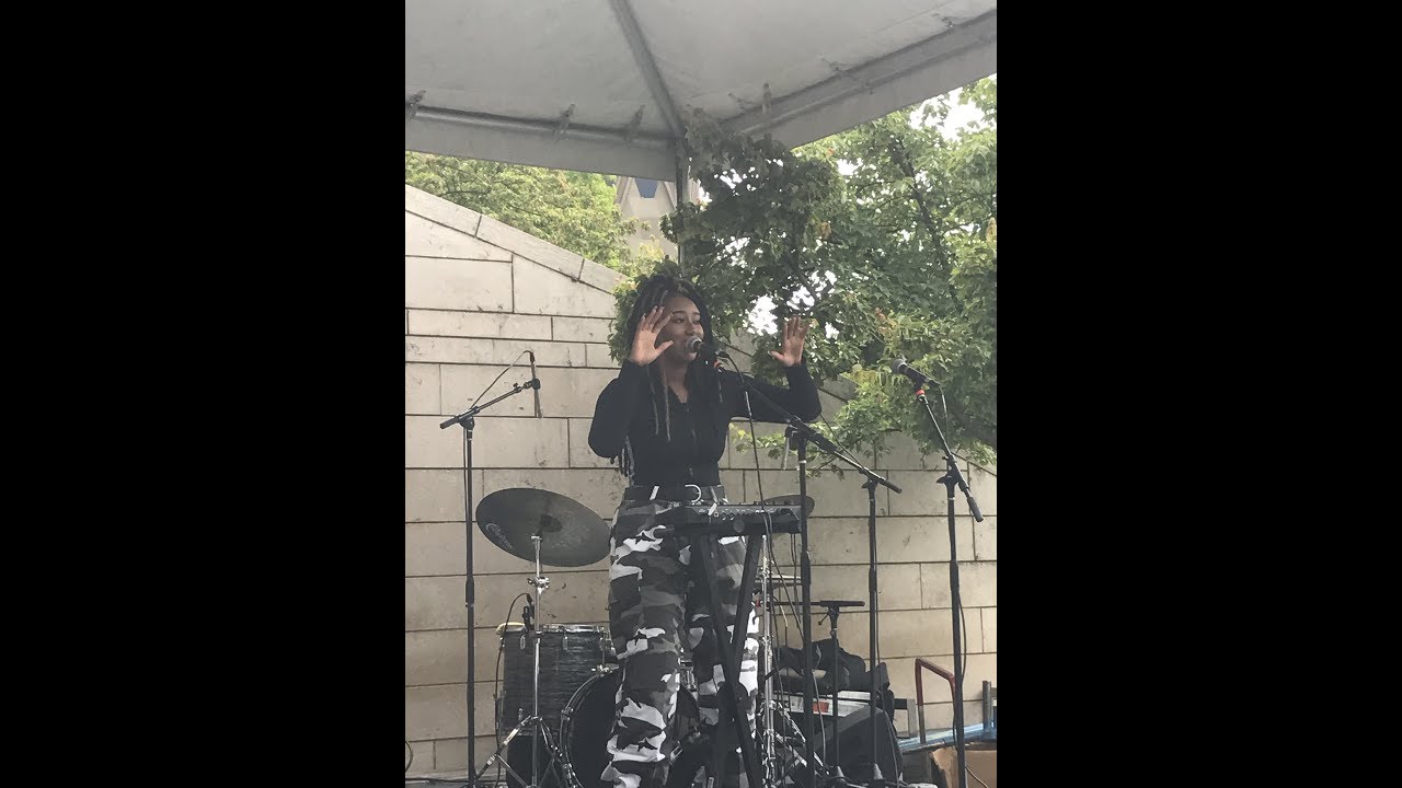 Paris Alexa performs at Out to Lunch - YouTube