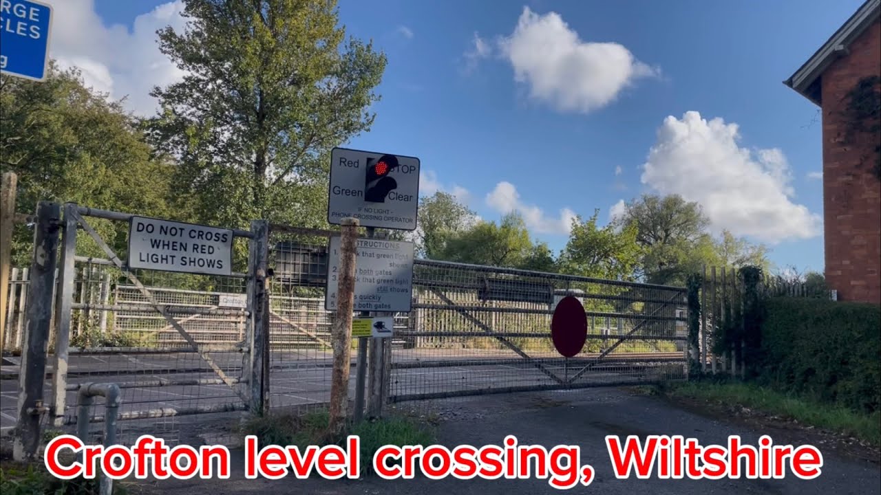 Crofton level crossing, Wiltshire - YouTube