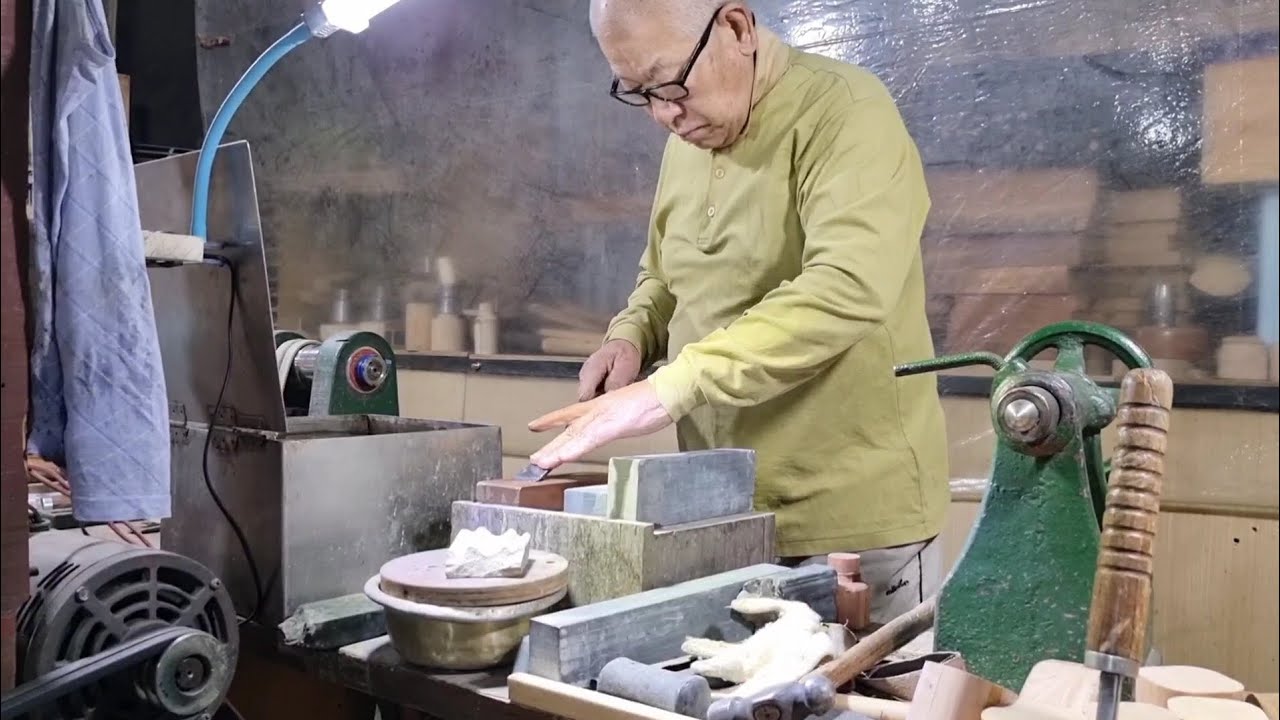 Wood Lathe Crafts Process. Top Master of Wood Craft in Korea - YouTube