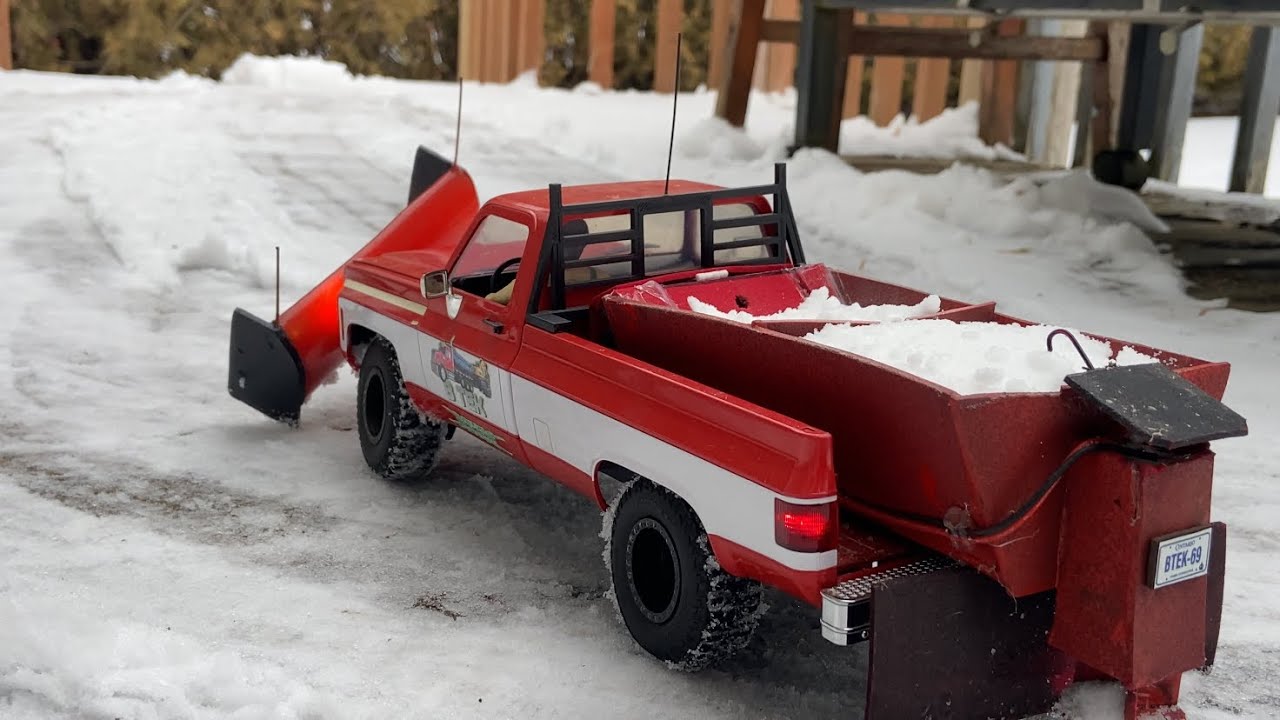 Fms Chevy k10 plowing snow (perfect snowfall) #minty - YouTube