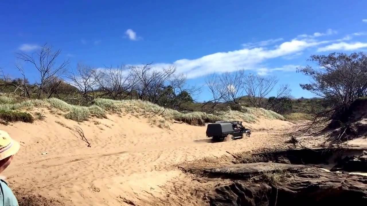 Ngkala Rocks on Fraser Island with to much air in the tyres. - YouTube