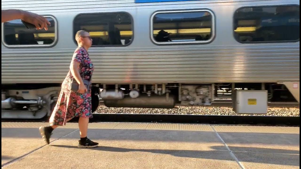 Railfanning the very delayed BNSF Metra rush hour between Chicago, IL and Naperville, IL - YouTube
