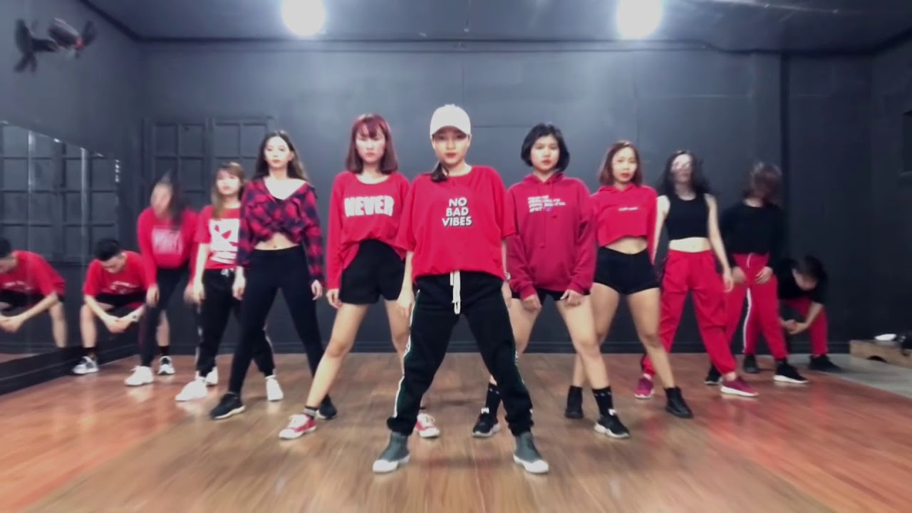 New Christmas Dance 2023 (Easy Steps) - YouTube