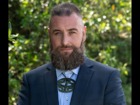 Justin Tipa Interview on TahuFM - YouTube