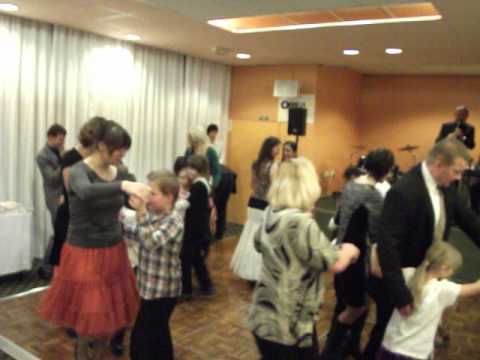 Ples Pramínek - Polka dětí s rodiči - YouTube