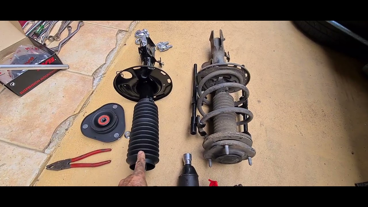 Toyata Rav4 strut/ shock-absorber repair replacement procedure Aca33R ...