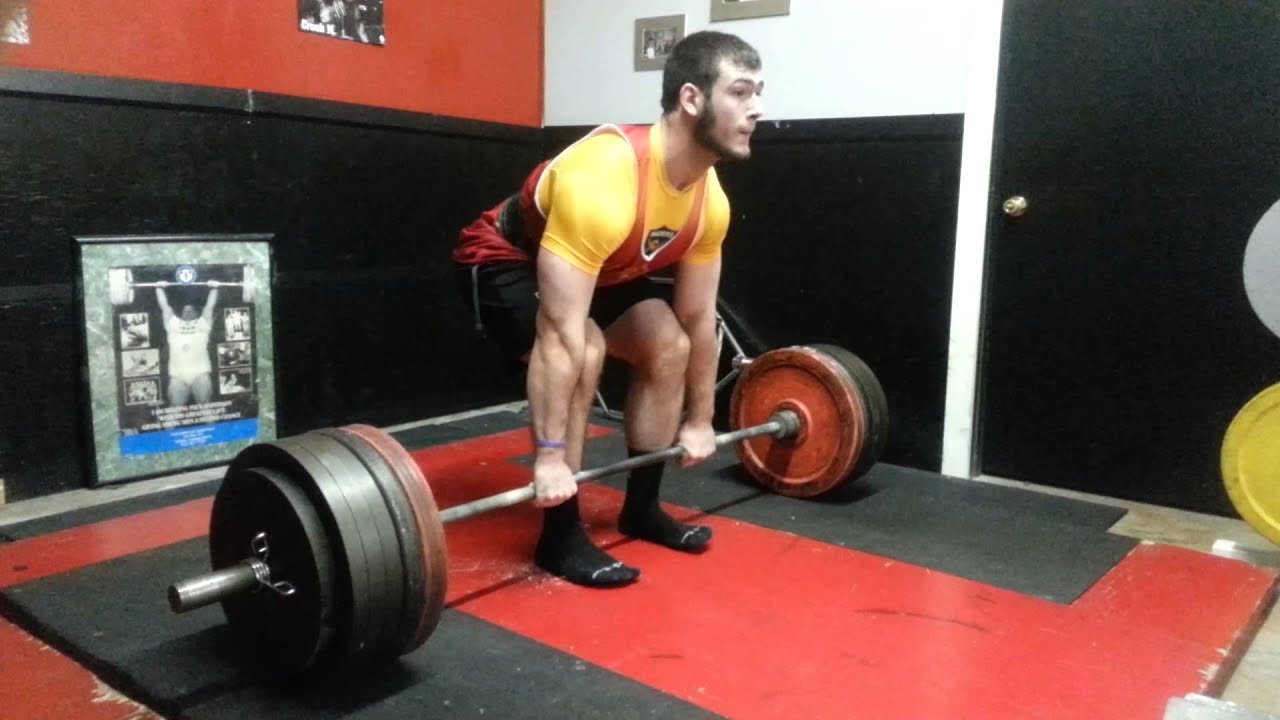 700 pound deadlift at 220 pound bodyweight 19 years old - YouTube
