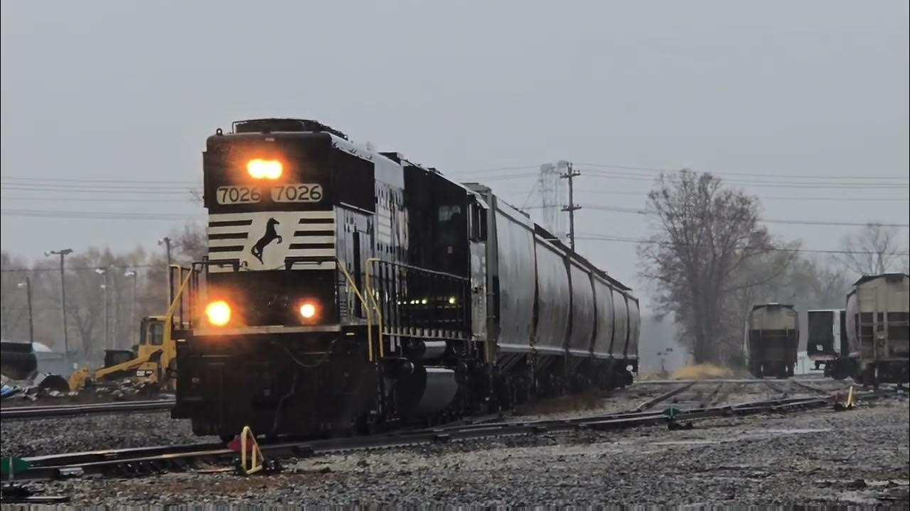 SD60E SWITCHING LOCAL INDUSTRY - YouTube