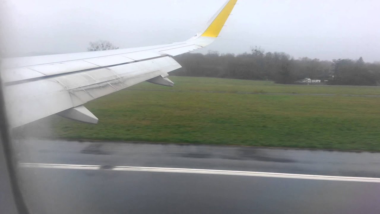 VUELING / A320 / brutal landing in Nantes from Barcelona - YouTube
