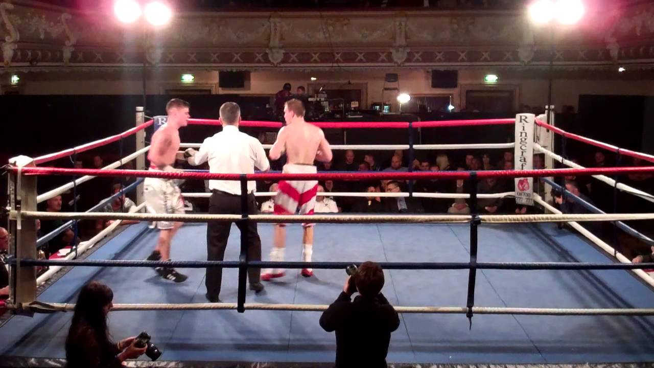 Andy Keates vs. Ben Roberts - Christmas Cracker - YouTube