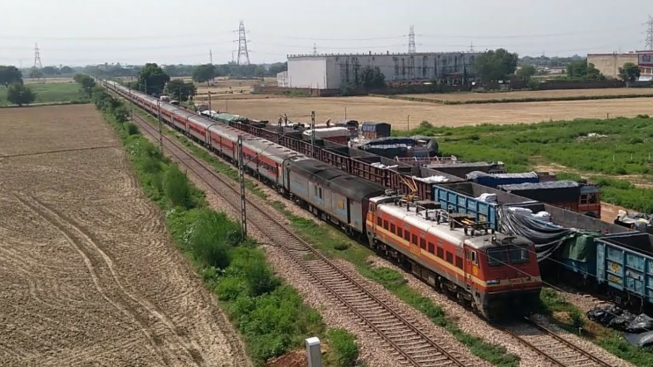 Patna Bound Azimabad Express With ET WAP 4 || Top View...!! - YouTube