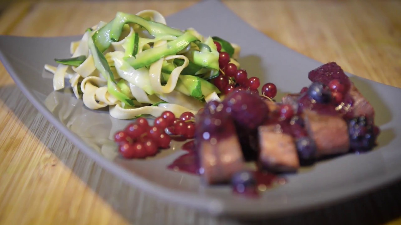 Defi Magret de canard aux fruits rouges - YouTube