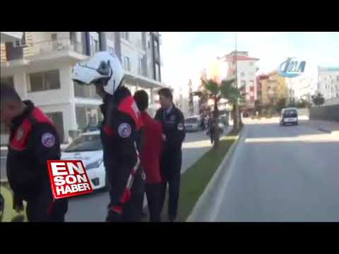 Tır sürücüsü polisten kaçan aracı sıkıştırdı