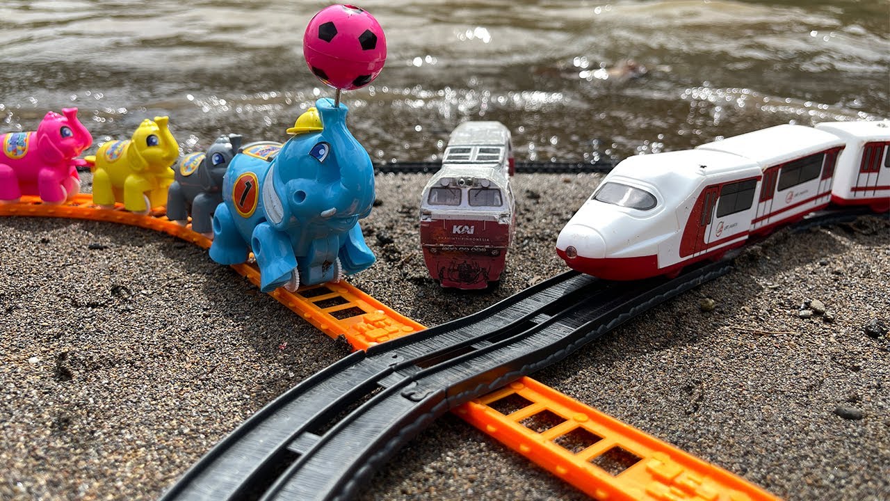 Merakit Mainan Kereta Api Cepat Jepang Anjlok Menabrak Kereta Gajah dan ...