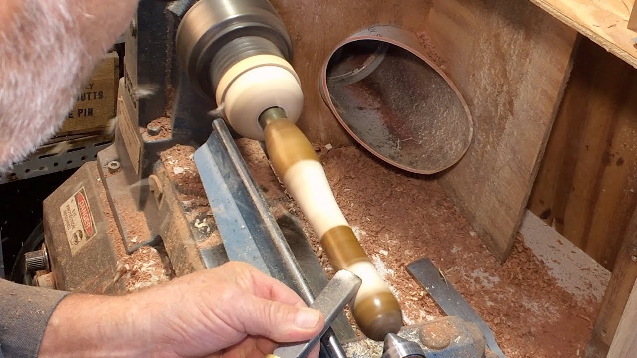 Richard Raffan reshapes a tool handle - YouTube
