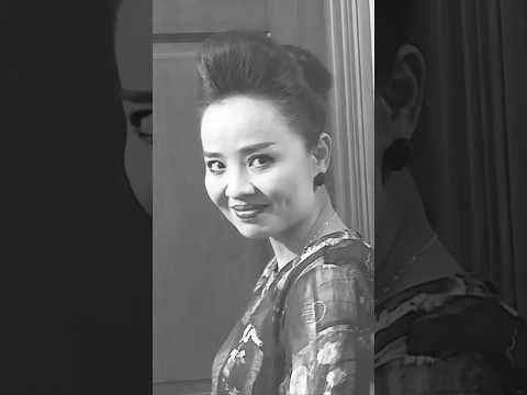 woman and man smother woman(evil woman gloved)