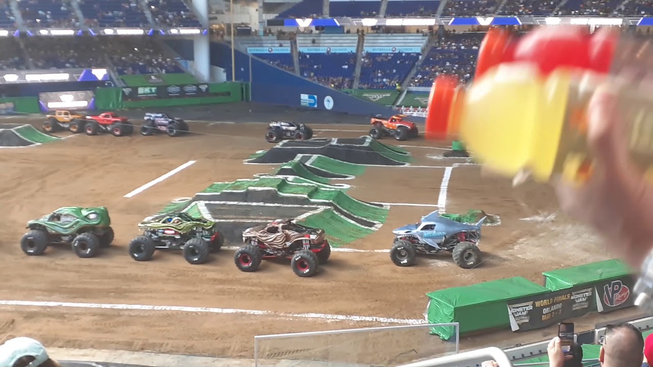 Monster jam Miami,FL show 2 Intro's - YouTube