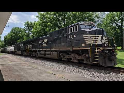 NS 4614 Leads NS 3646 on NS 12R Passing Through in Boyce VA - YouTube