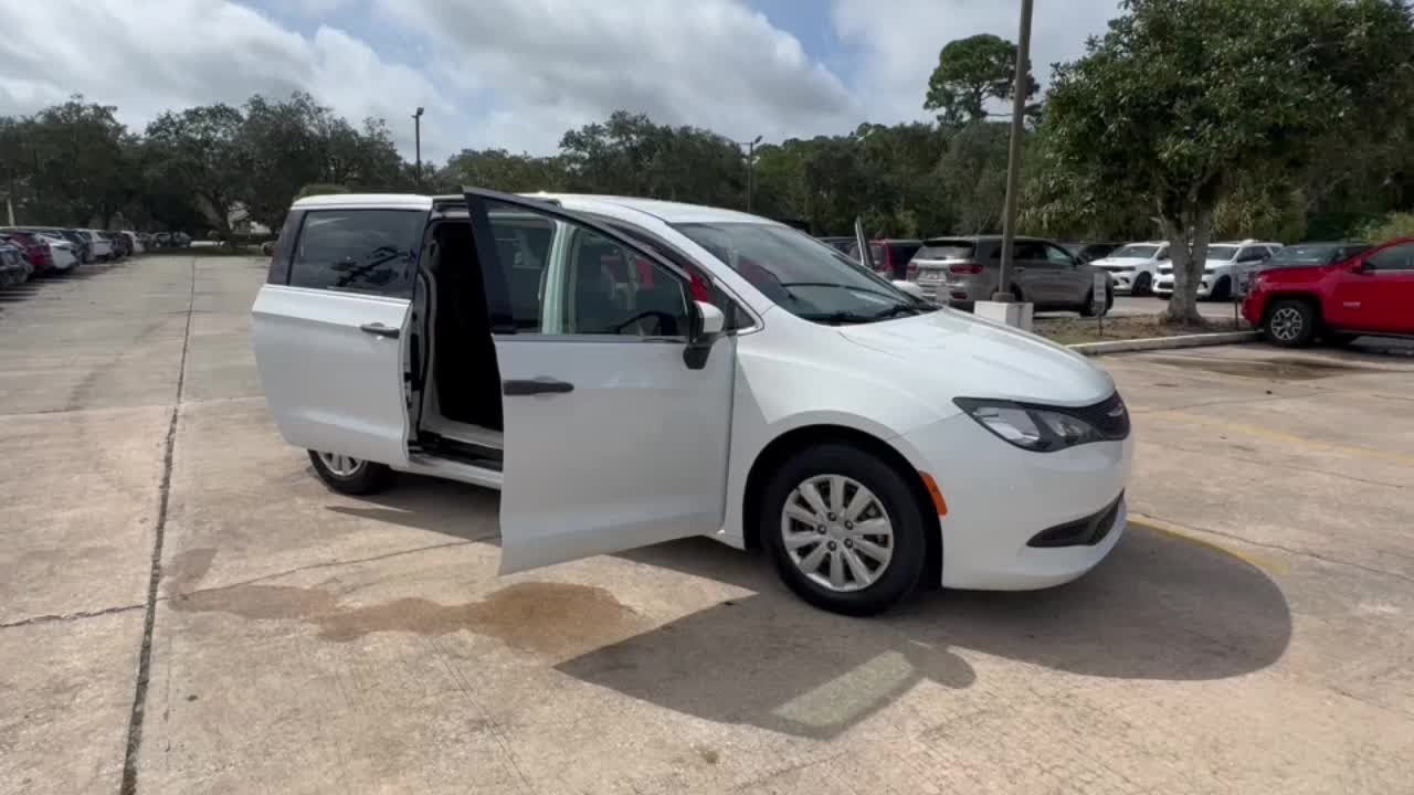 2021 Chrysler Voyager L Cocoa Beach, Palm Bay, Kissimmee, Deltona ...