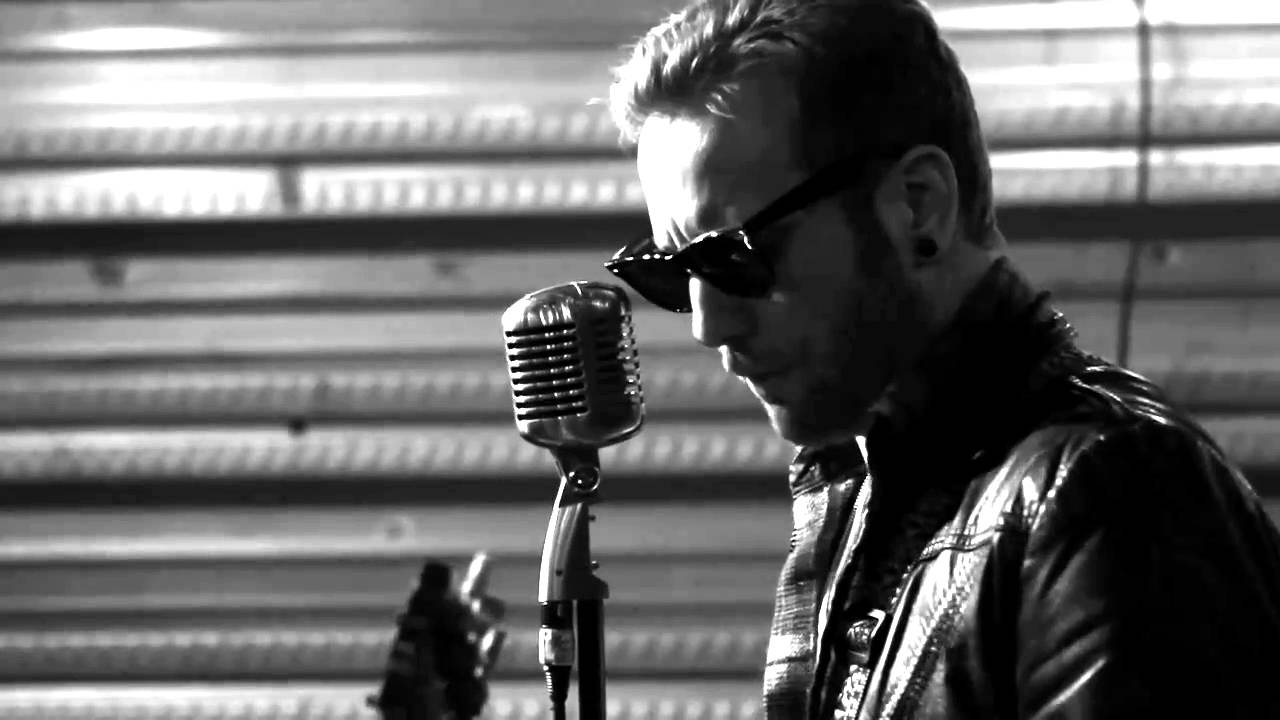 Low Volts 'Safe To Say'. One Man Band- Live at The Casbah - YouTube