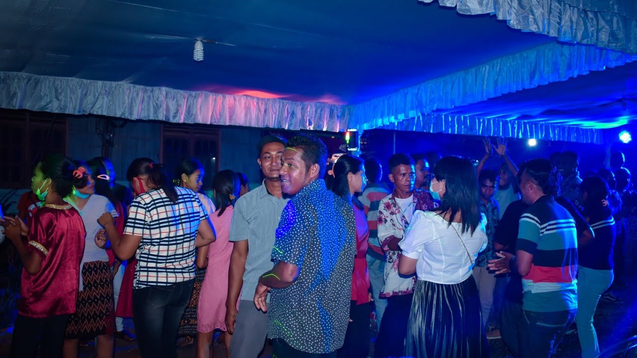 Lagu Joget Remix Pesta Maumere..Keren Banget ( Rokok Dang ) - YouTube