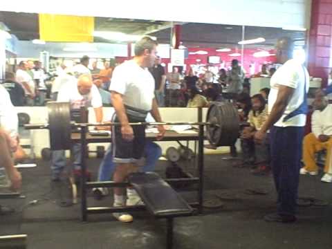 585 bench press 2nd attempt - YouTube