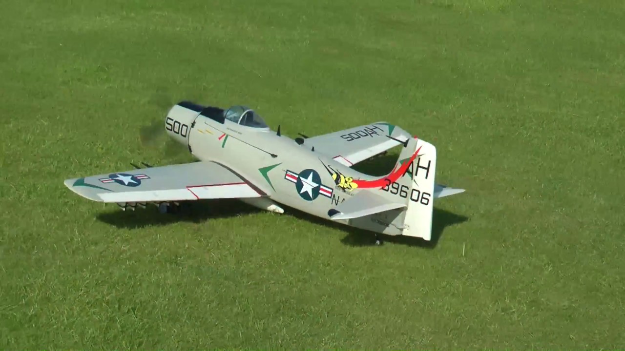 Douglas Skyraider A1 - YouTube