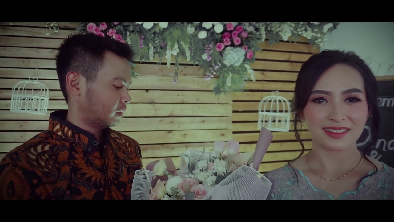 Dina & Ungguh Engagement #InsightSignature - YouTube