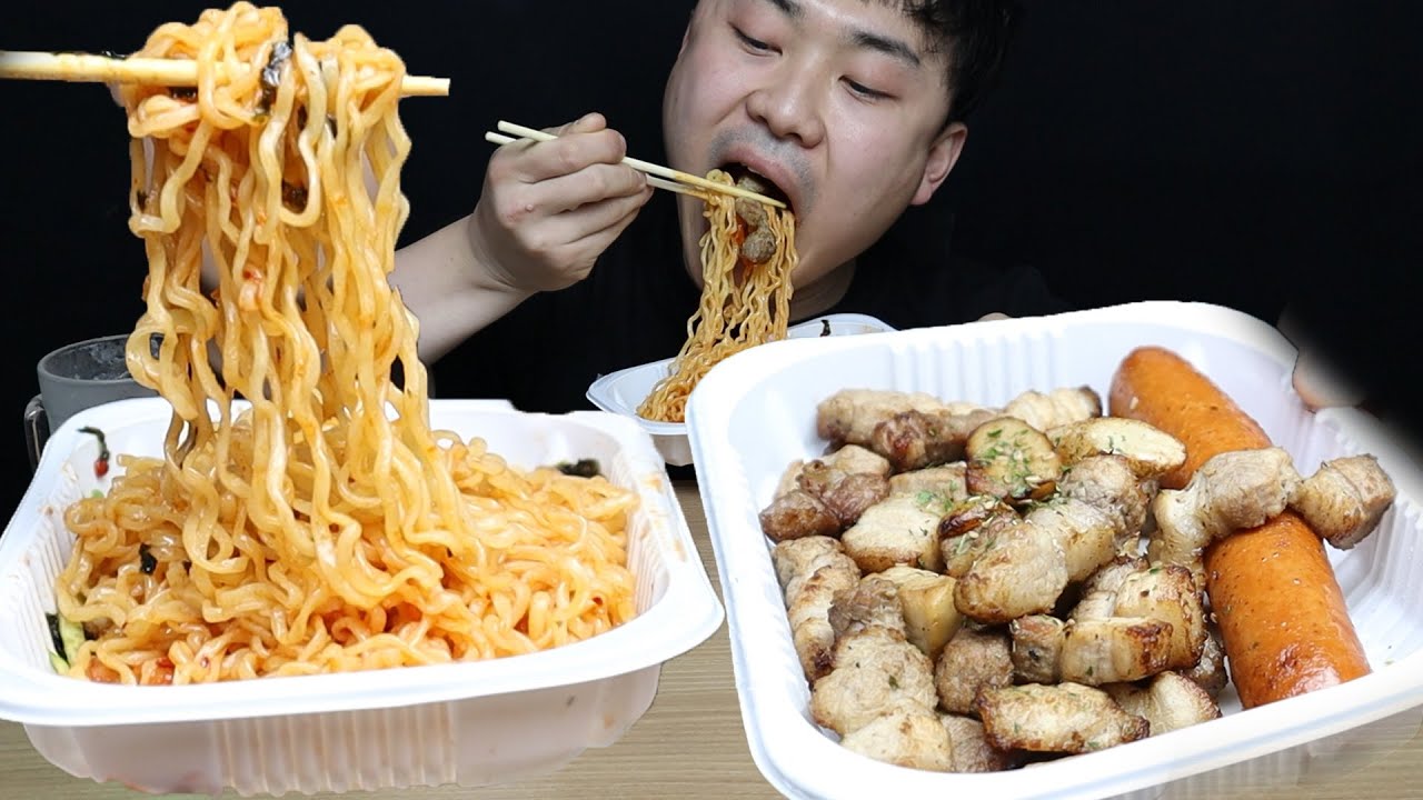 [ MUKBANG ] Korean Spicy Noodles (CC) - YouTube