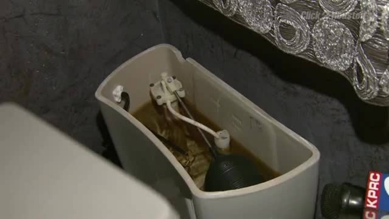 Toilets spontaneously fail, cause damage - YouTube