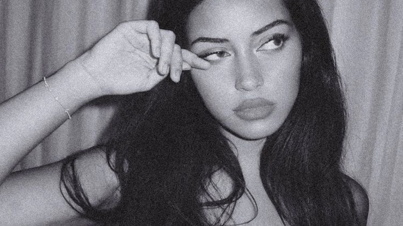 Your beauty is divine make them drool - YouTube