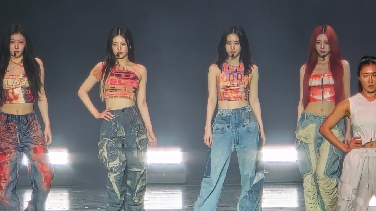 Itzy - UNTOUCHABLE live at the BORN TO BE World Tour, Toronto (June 29 ...