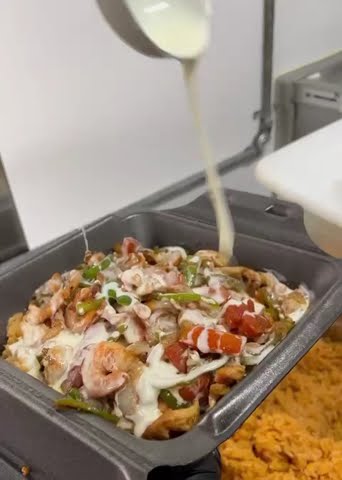 Ranchero especial arroz carne y pollo con vegetales y queso blanco # ...