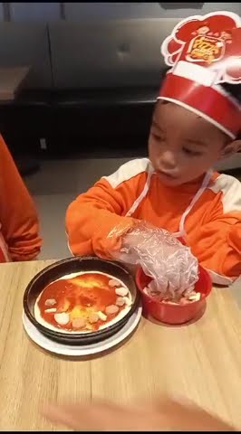 membuat pizza hut ala kid Nabil - YouTube