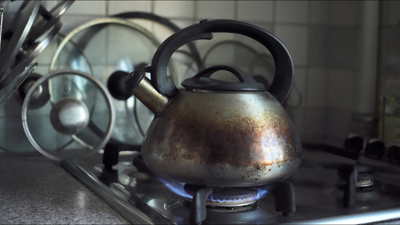 How to Clean the Outside of a Burnt Tea Kettle for the Perfect Shine ...