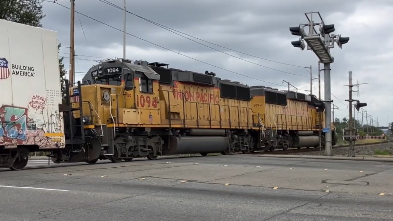 Union Pacific Local Backs Through Railroad Crossing in Auburn, WA - YouTube