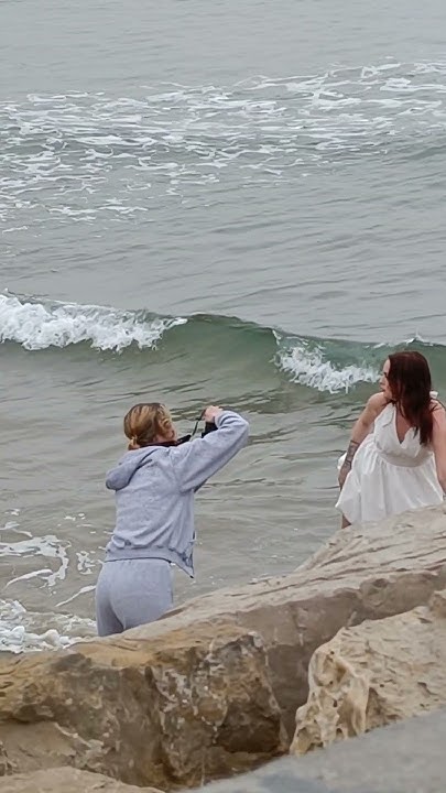 Model on the beach ⛱️ / Modelo en la playa ⛱️ - YouTube