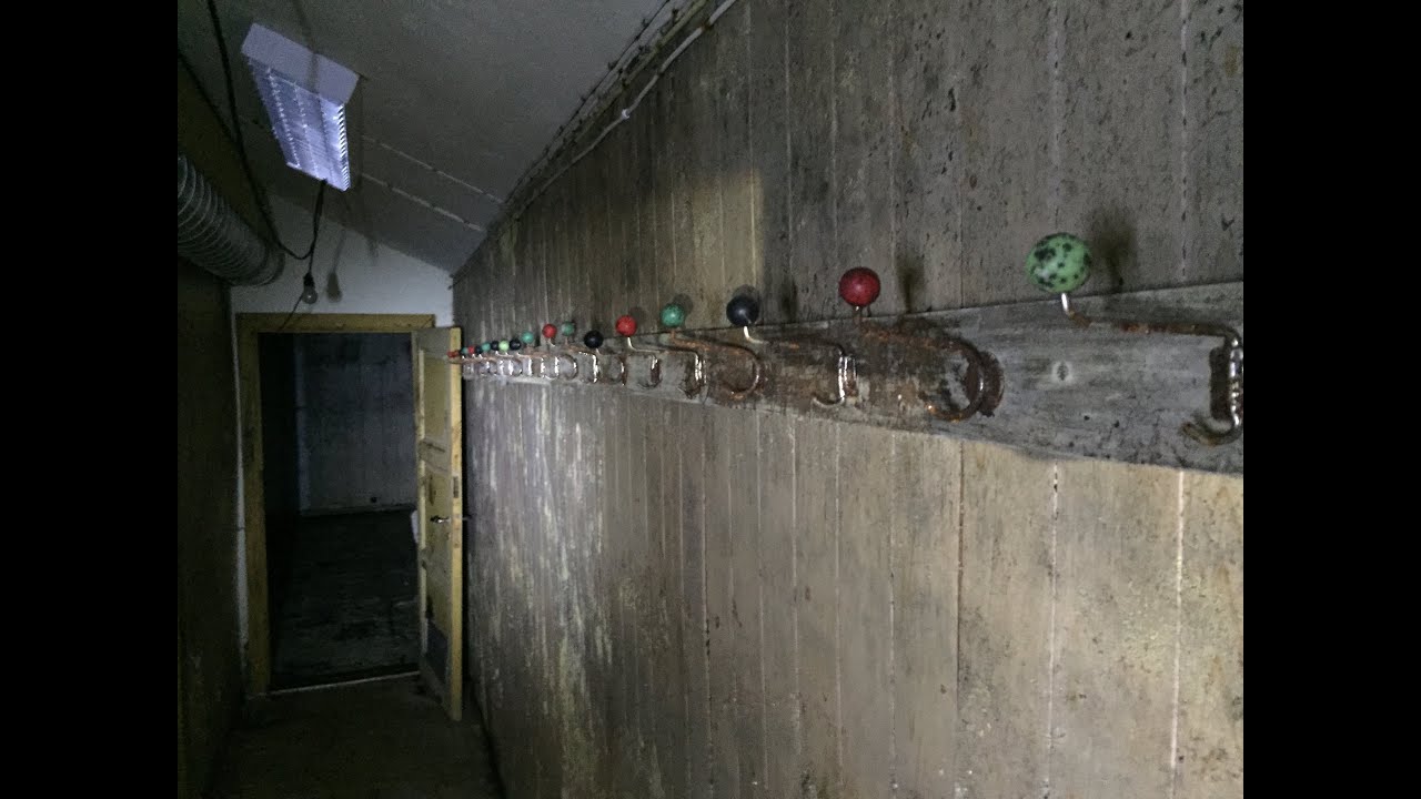 Exploring an Abandoned Cold War Communications Center - YouTube