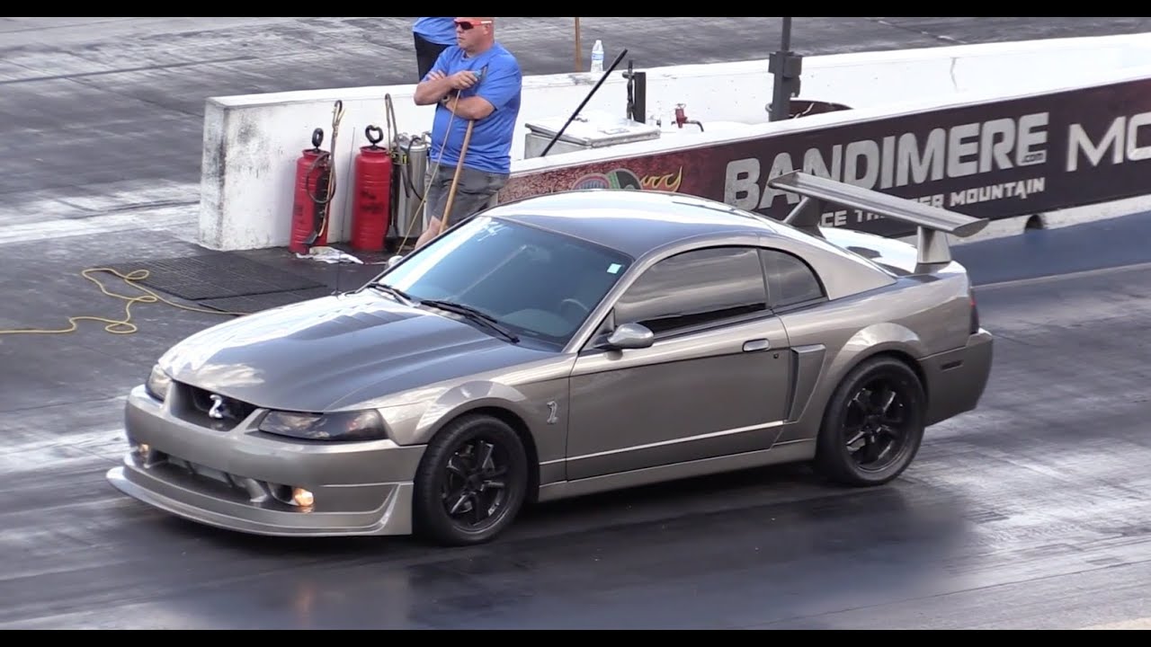 Mustang Cobra vs Yamaha R1 - YouTube